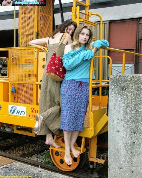Barefoot Living Going Barefoot Walking Barefoot Barefoot Girls