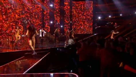 Itv Starstruck Fans Have Same Wardrobe Complaint As Shania Twain
