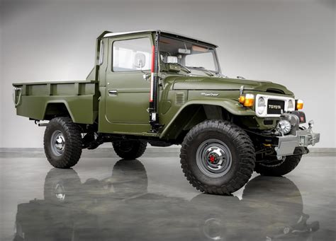 Toyota Land Cruiser Fj45 Tahun 1983 Fungsional Dan Lebih Sangar Automoto