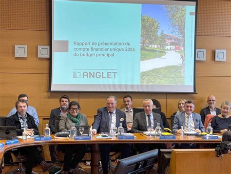 Claude Olive Visite Au Salon Du Bourget En Présence De Eric Trappier Président Directeur