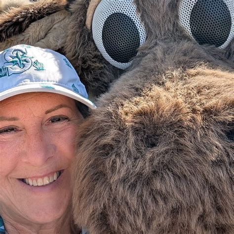 Udub This Offseason Seattle Mariners Announcer Angie Mentink