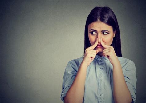 Cómo Decirle A Alguien Que Huele Mal