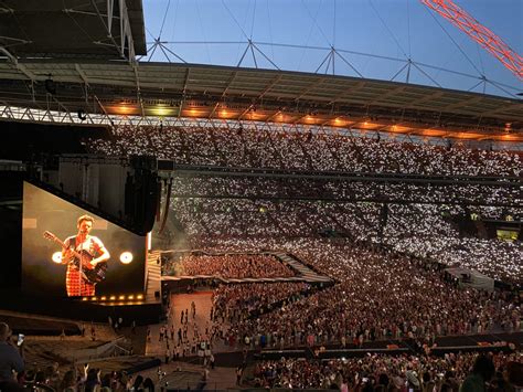 Harry Styles Wembley Side View