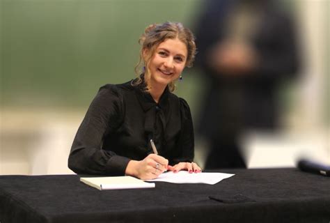 Julia Van Dam On Linkedin Opentowork 11 Comments