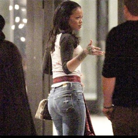 Pin By Jade On Cute Rihanna Looks Rihanna Riri Rihanna Style