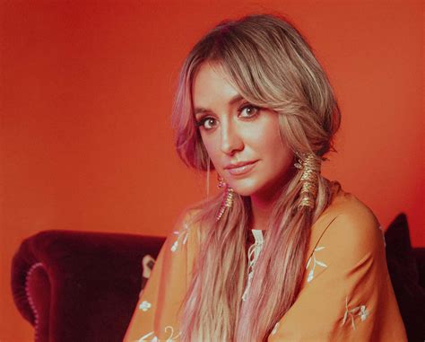 [100 ] Lainey Wilson Wallpapers