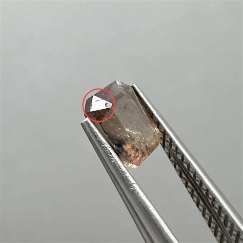 053ct 薄くブルーが入っているアキシナイト ルース Bleu Roi