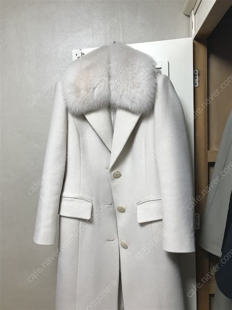 백화점 신상 모조에스핀 캐시미어 폭스카라 롱코트 크림색 티셔츠캐쥬얼의류 중고나라