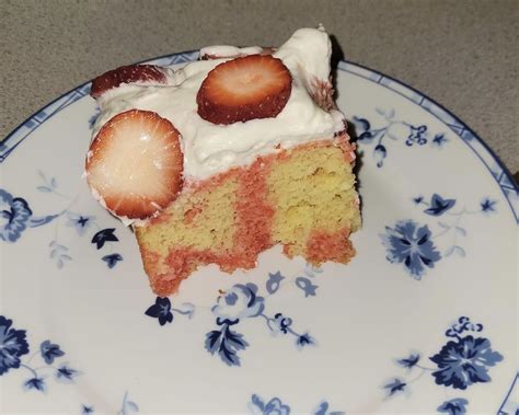Skinny Strawberry Poke Cake