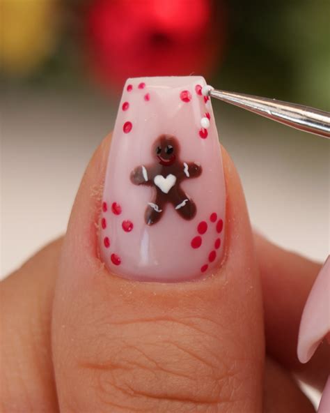 Sweeten Up Your Holidays With Gingerbread Nail Art💅