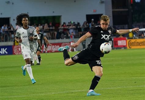 Goff New Us Citizen Julian Gressel Earns First Usmnt Call Up R