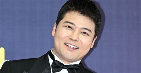 사진 전현무 시츄 미소