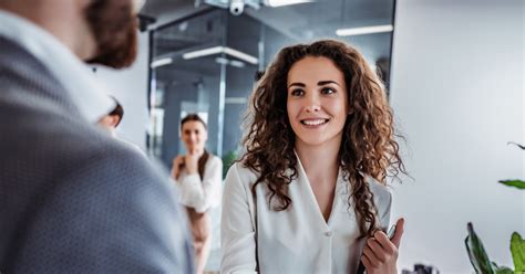 People Who Make Eye Contact And Smile While Passing Strangers Usually