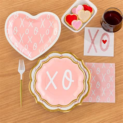 Sophistiplate Paper Plates And Napkins Xoxo To The Nines Manitowish