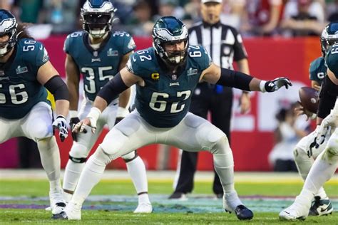 Jason Kelce Signs Contract With Philadelphia Eagles