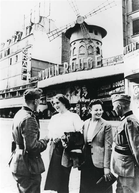 18 Rare And Amazing Vintage Photographs Of The Moulin Rouge Cabaret And