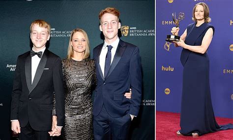 Jodie Foster Sons Jodie Foster Strolls New York With Wife Alexandra
