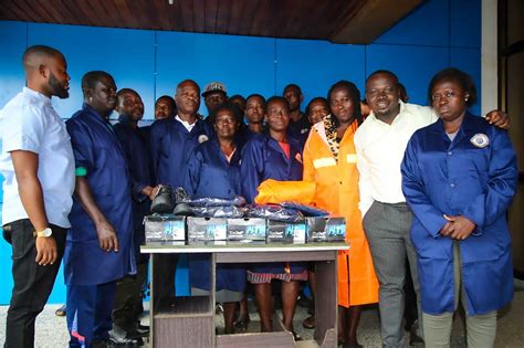 Cleaners Labourers And Artisans Receive Ppes Gctu