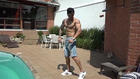 Andre Muscle Outdoor Flexing