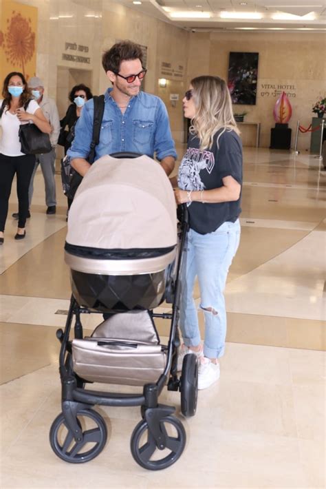 בלי טריקים ליאור סושרד ואשתו השתחררו מבית החולים עם בת חדשה Tmi