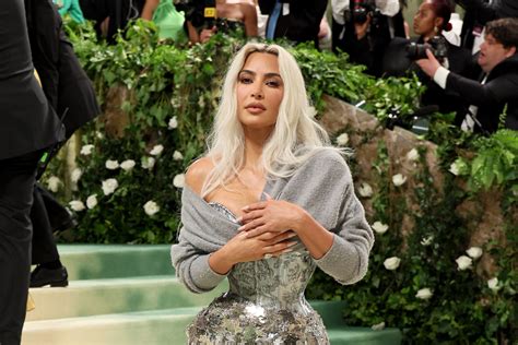 Kim Kardashian 2024 Mode Bianca Censori Takes Inspo From Kim