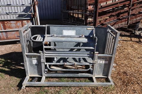 Lot 10 Arrow Portable Sheep Handler Auctionsplus