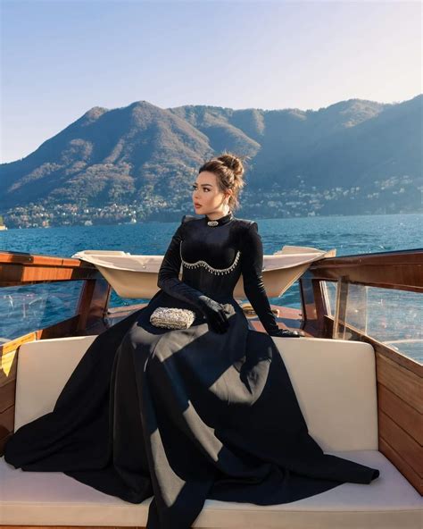 أسما إبراهيم في جلسة تصوير ملكية بـ جزيرة كومو إيطاليا