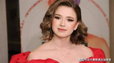 瓦利耶娃模样大变！呈明显发福趋势，有了双下巴，已决定放弃滑冰大学俄罗斯赛场