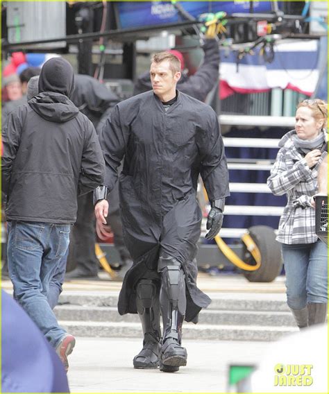 Joel Kinnaman Robocop Introduction Scene Photo 2734070 Abbie