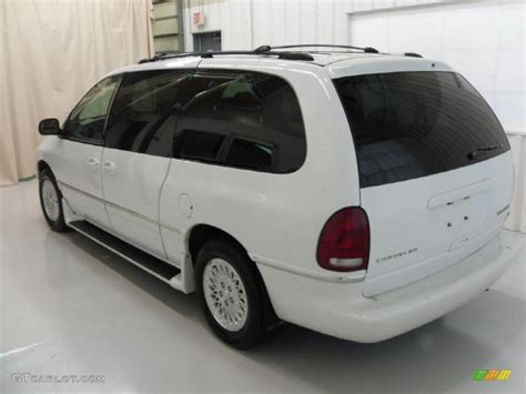 1996 White Chrysler Town And Country Lx 27626060 Photo 2