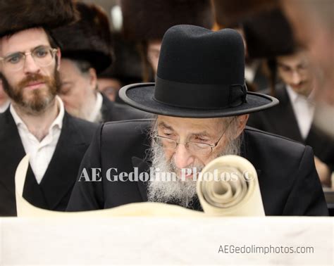 Rav Moshe Wolfson With Megilah 2021 Ae Gedolim Photos