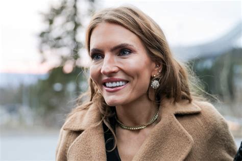 Isabelle Ringnes Linn Wiik Isabelle Ringnes Med Beskjed Til Nrk