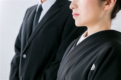 【喪主の挨拶文例集】葬儀・告別式のシーンごとに例示 家族葬のファミーユ【coeurlien】