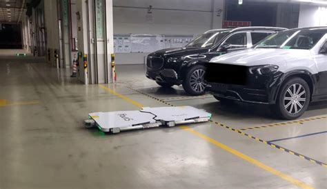 China Top Of Car Moving Parking Amr Robot Supplier Manufacturer