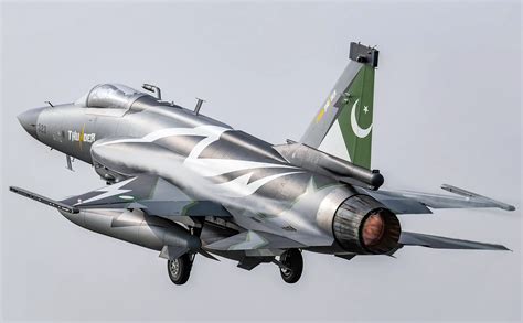 El Jf 17 Thunder Impresiona En Riat 2025 Con Su Camuflaje Táctico