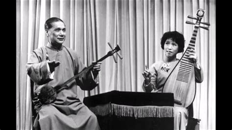 蒋月泉介绍《玉蜻蜓 看龙船》 Youtube