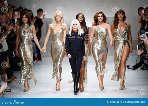 Carla Bruni Claudia Schiffer Naomi Campbell Cindy Crawford Helena