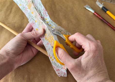 How To Make Découpage Wooden Hangers Using Paper Napkins