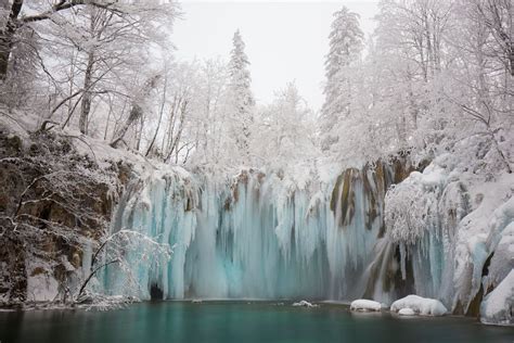 5 Stunning Frozen Waterfalls Around The World