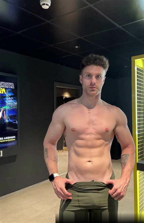 Risky Jerkoff In Locker Room