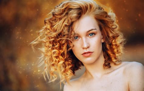 Обои девушка портрет макияж прическа рыжеволосая боке голые плечи на телефон и рабочий