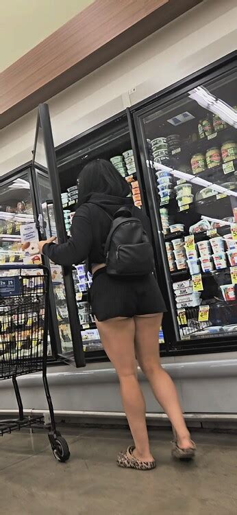 Sexy Fit Latina With Ass Cheeks Hanging Out Short Shorts And Volleyball Forum