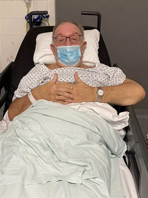 Robbie Williams Dad Rushed To Hospital After Breaking His Spine Ok