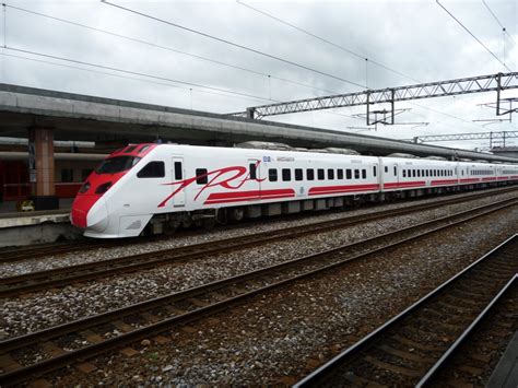무료 이미지 선로 기차 수송 대중 교통 대만 철도 운송 Tgv 초고속 열차 철도 차량 승용차 고속철도