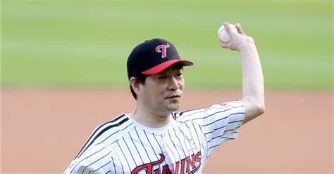 포토 시구하는 탤런트 손현주