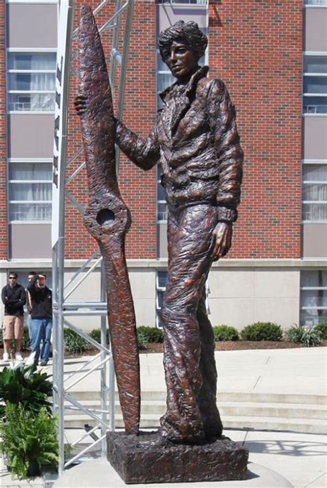 Funny Celebrity Statues (20 pics) - Izismile.com