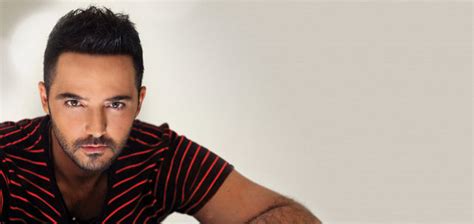 Famous Singer Gokhan Ozen Suffered A Heart Attack