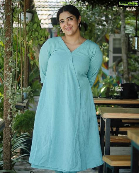 Abhirami Suresh Instagram Wearing Parishkakochi 🩵 Cafe Uutopia