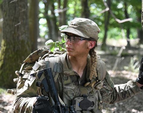 Us Army Welcomes First Ever Female Active Duty Sniper War History Online