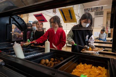 As Ca Program Expands Free K 12 Meals Other States Notice Sacramento Bee